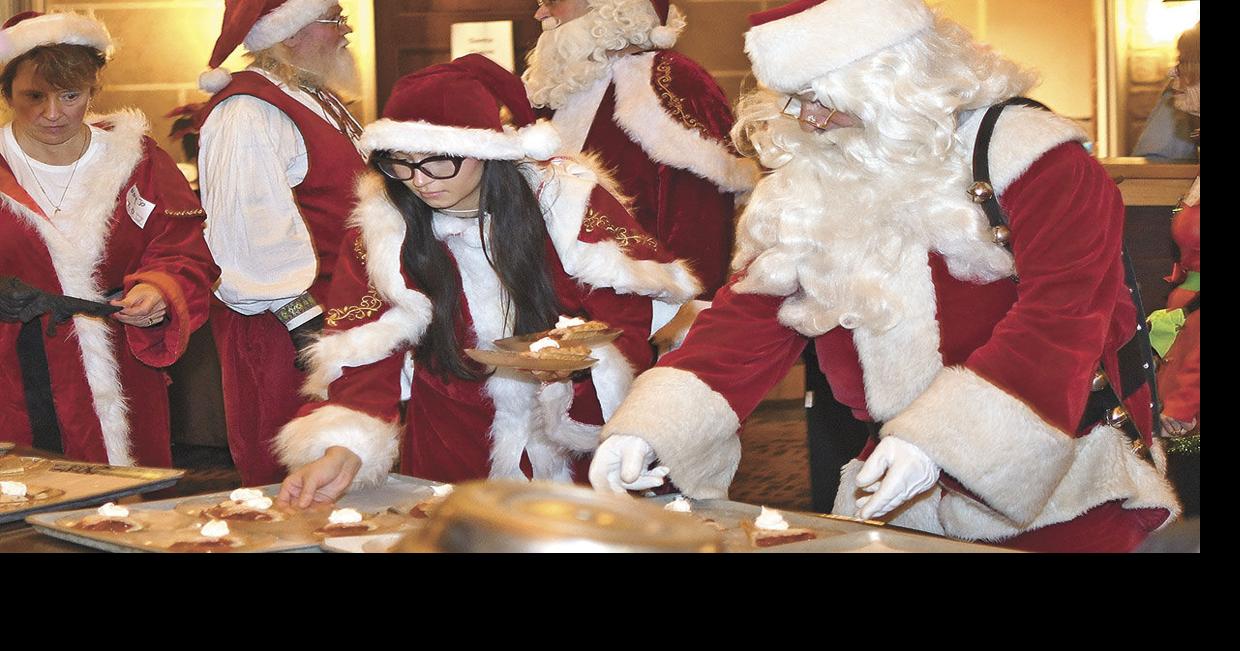 Santas and elves volunteer for the holidays | White Bear | presspubs.com