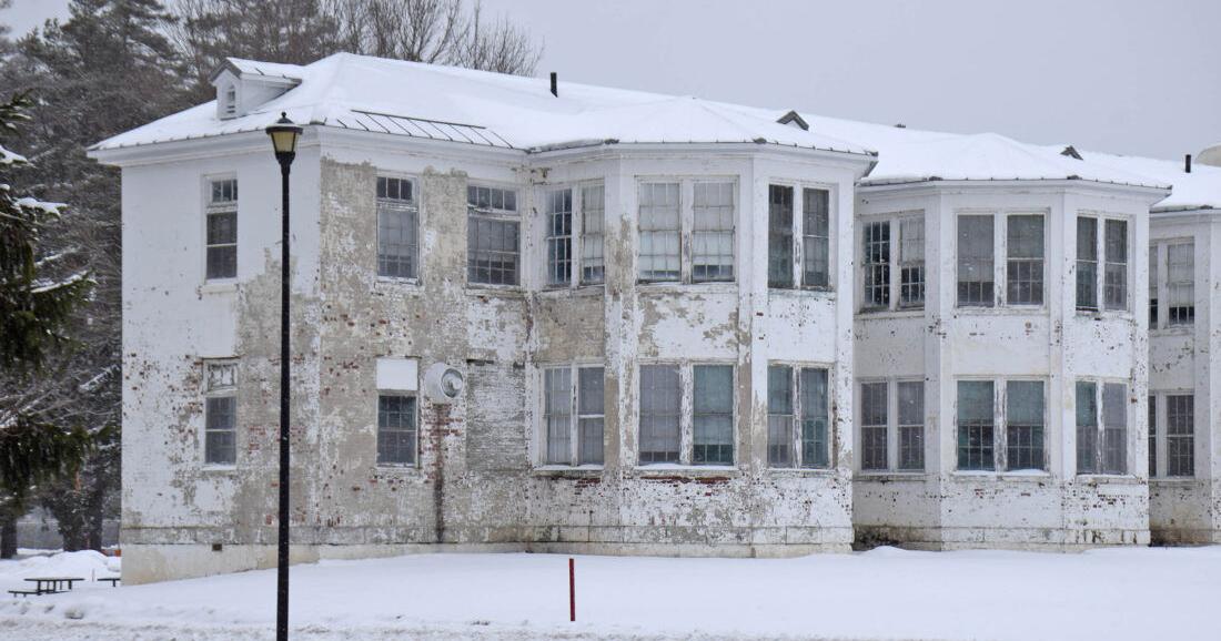 Tupper Laker petitions to improve Sunmount exteriors | News ...