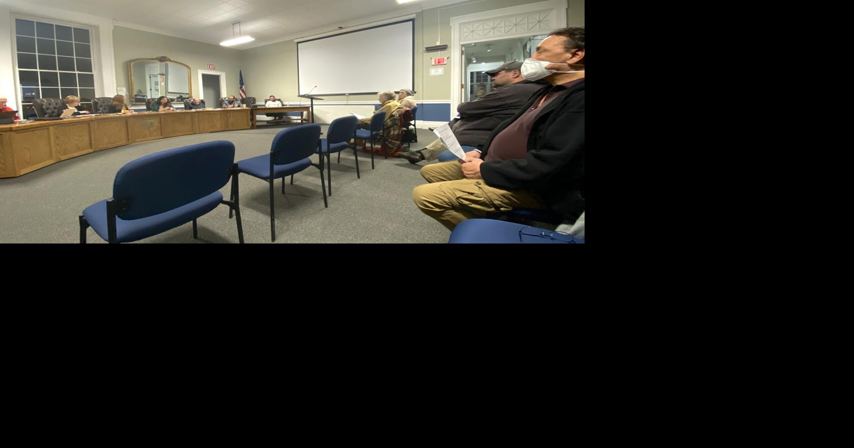 Mayor breaks council tie to demolish Crete | News | pressrepublican.com