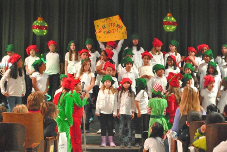 PS 153 celebrates the Christmas season in style | | qchron.com