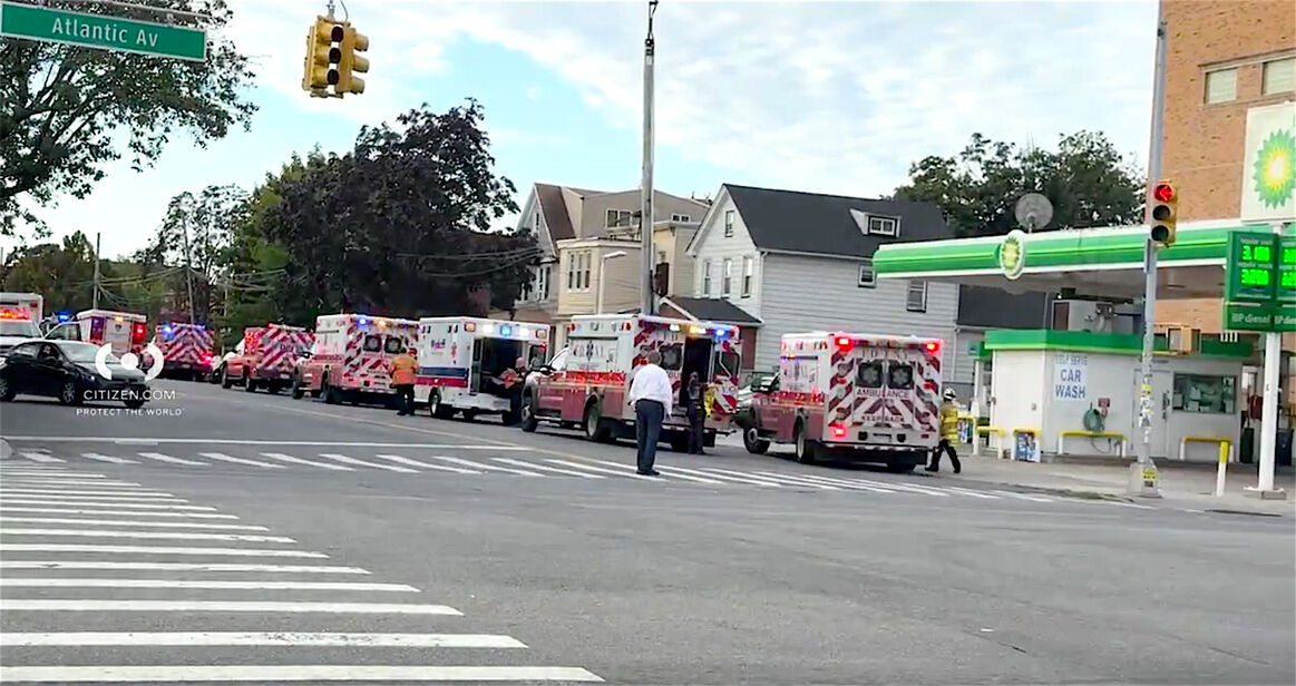 Eleven injured in South Richmond Hill fire | | qchron.com