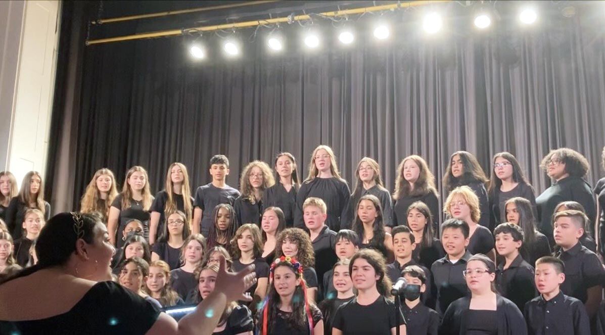 A song for Ukraine at JHS 157 concert | | qchron.com