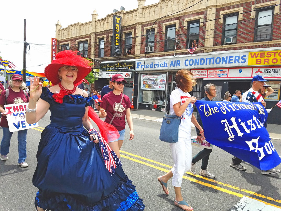 The flag flies for freedom in FoHi | | qchron.com