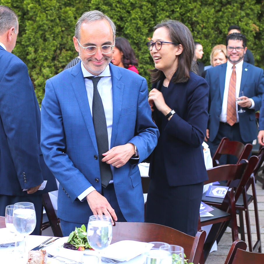 Library gala honors top Queens authors | | qchron.com
