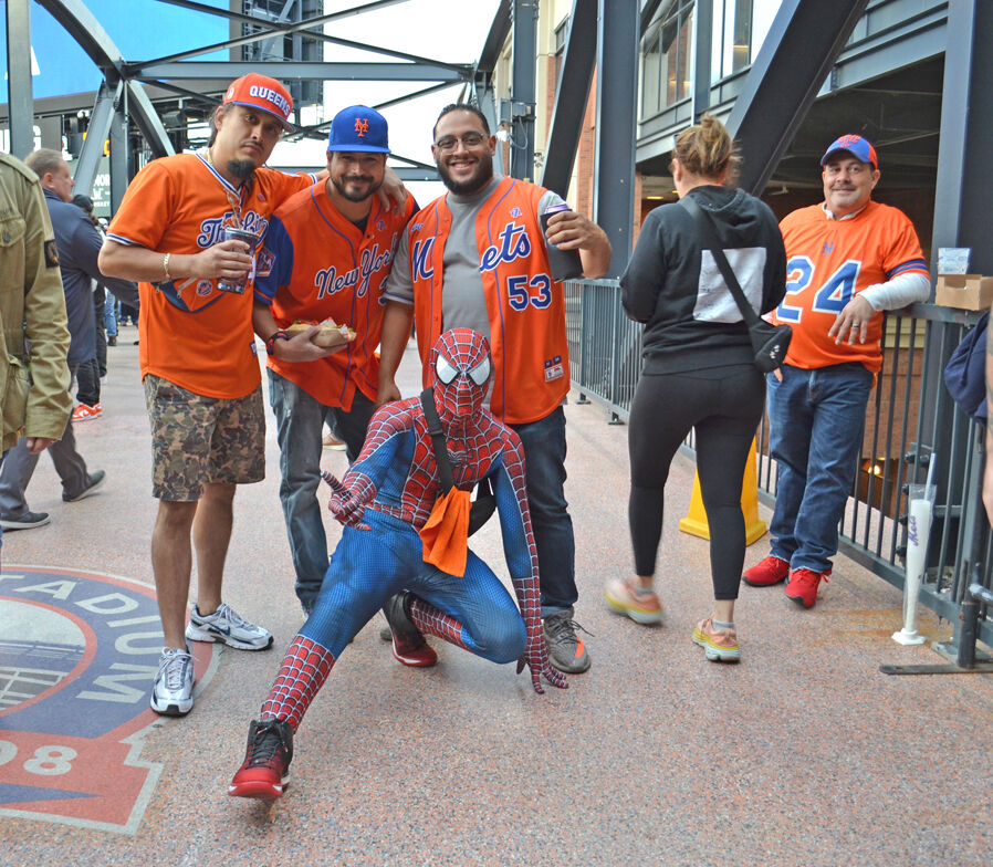LGM! Queens fans bask in playoff baseball | | qchron.com