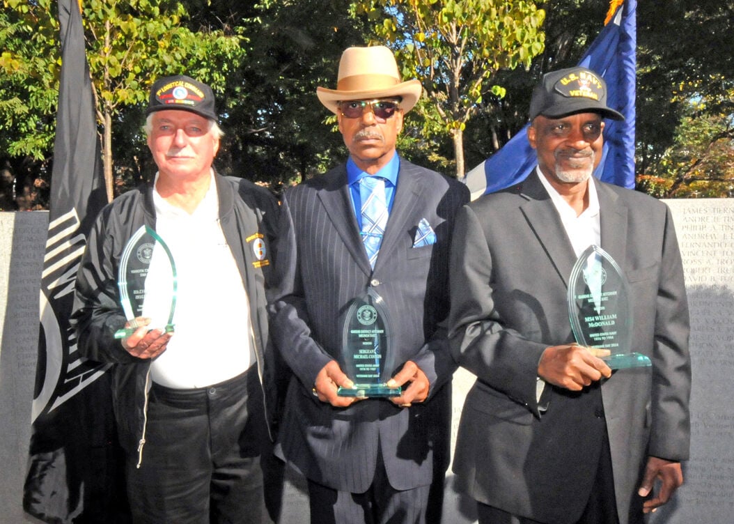 DA Katz honors veterans | | qchron.com