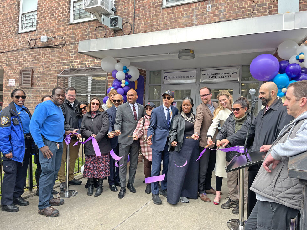 Queens Library opens community center | | qchron.com