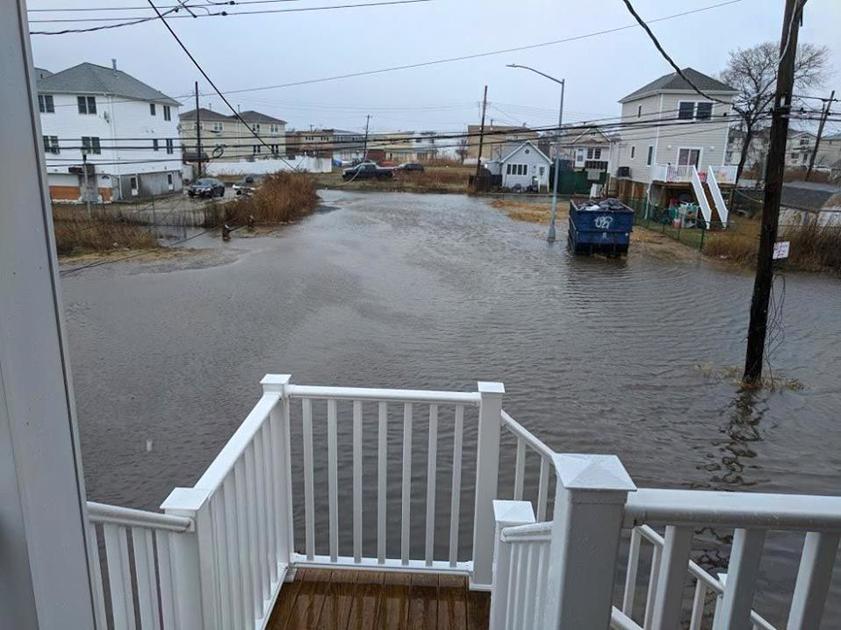 Floods hit Howard, Hamilton Beach | | qchron.com