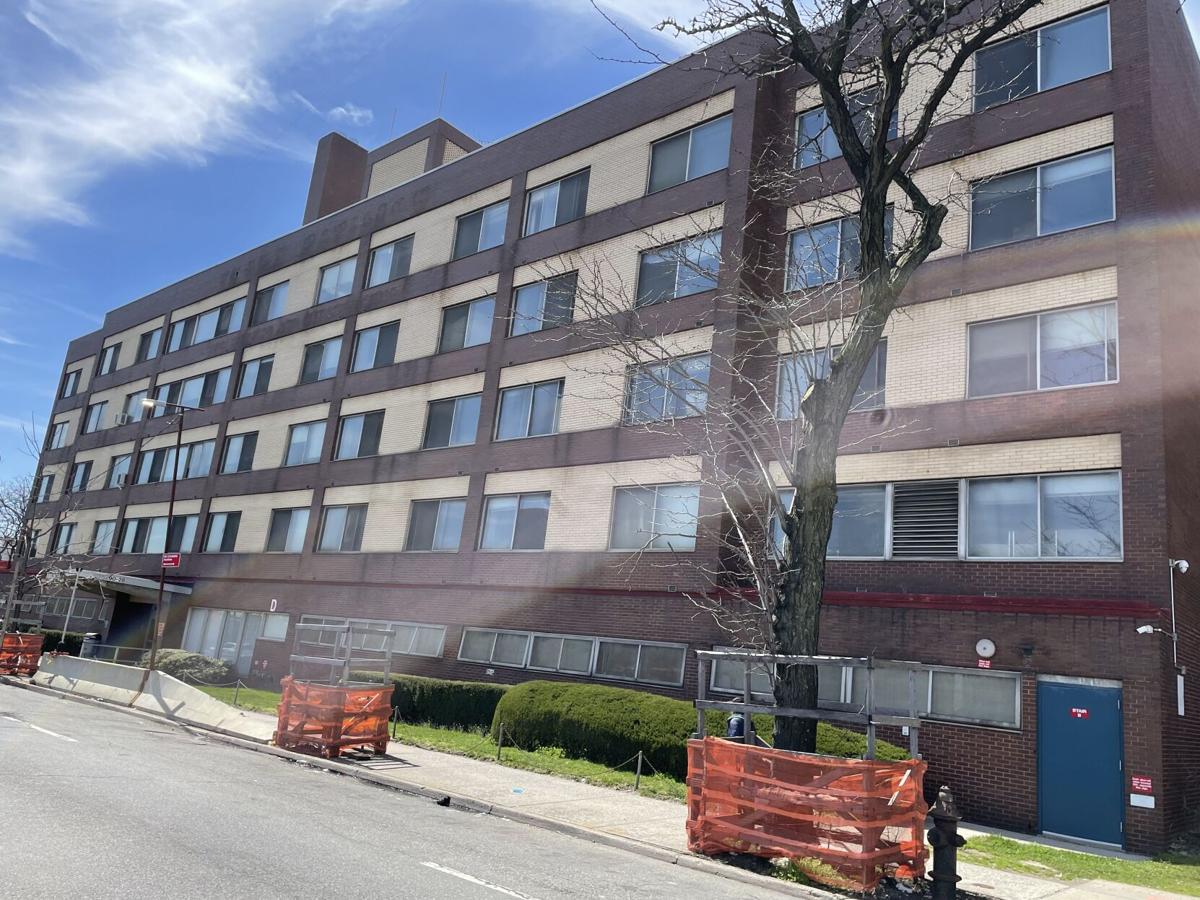 Ribbon cut on JHMC's new cancer center | | qchron.com
