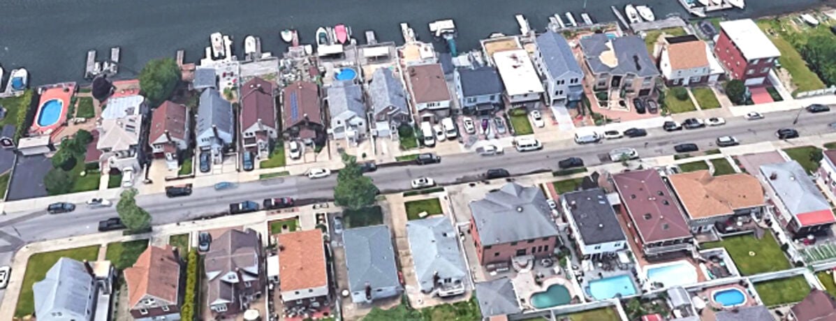 City pitches rezoning to Old Howard Beach | | qchron.com