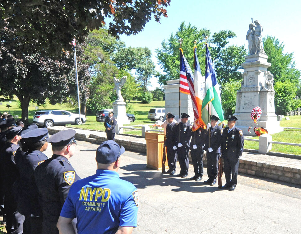 General Slocum’s victims remembered | | qchron.com