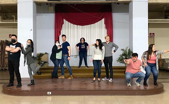 Just some old-fashioned love songs, live onstage | | qchron.com