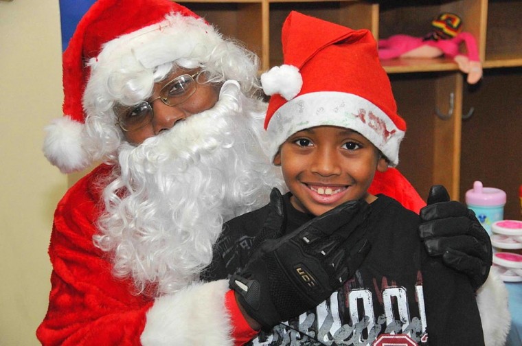Councilman brightens Christmas | | qchron.com