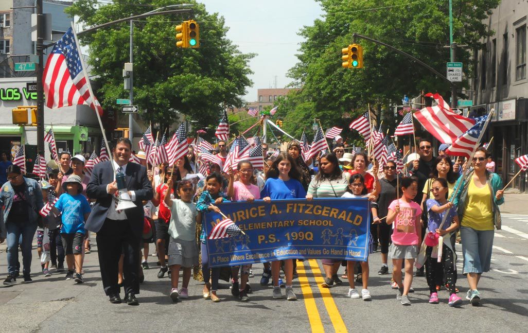 Sunnyside flag parade | | qchron.com