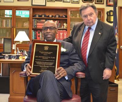 Flake receives Garvin Award | | qchron.com