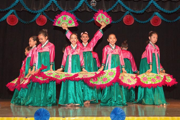 PS 203 celebrates Year of the Horse | | qchron.com