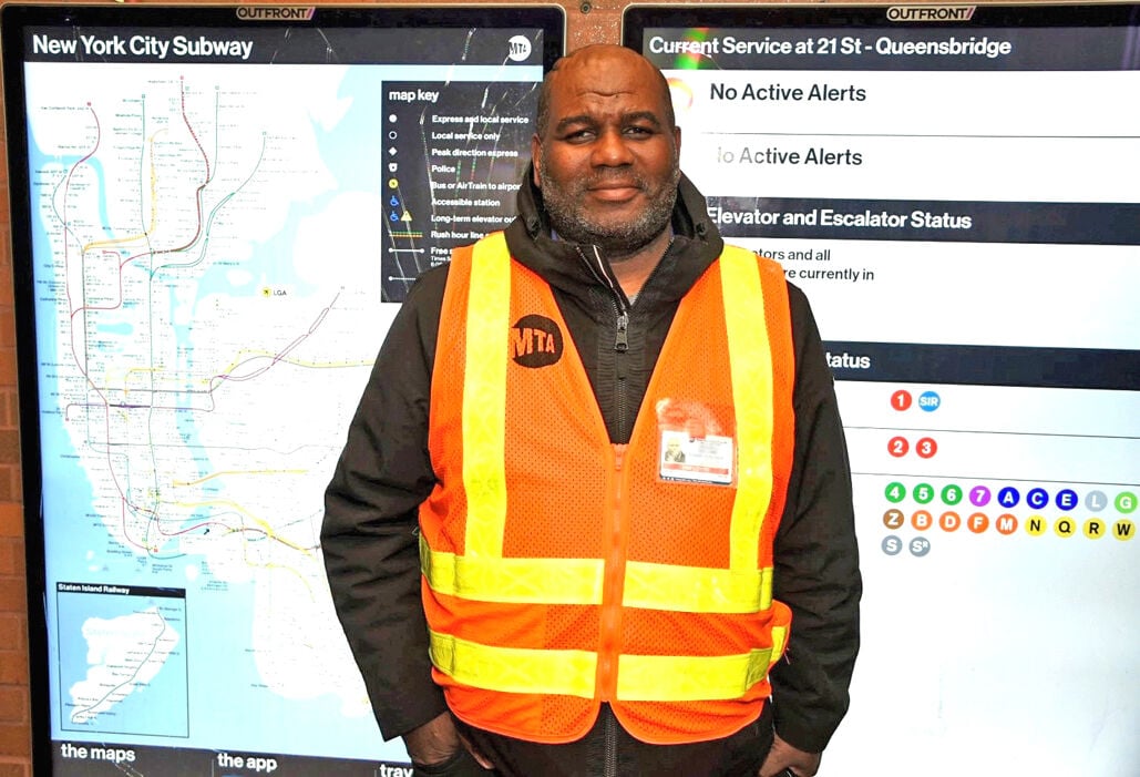 MTA workers’ heroics recognized | | qchron.com