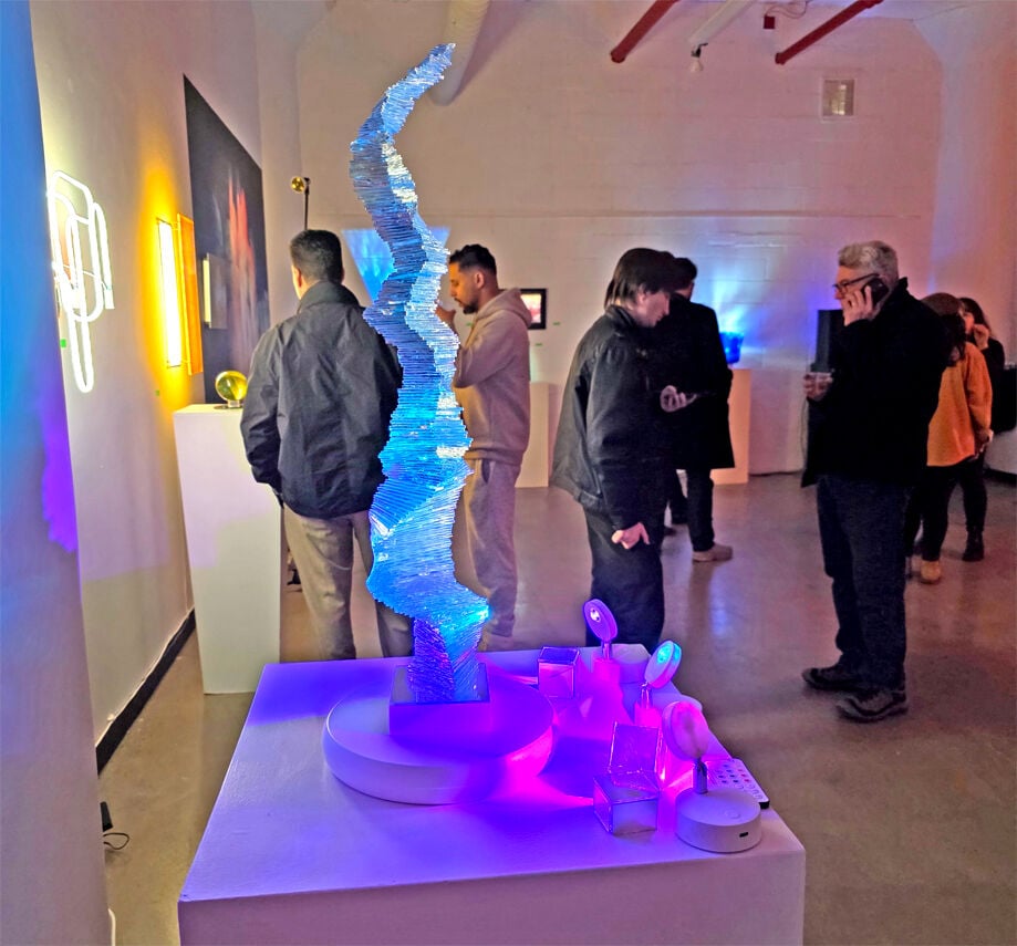 Lights in a dark place, when all other lights go out | | qchron.com