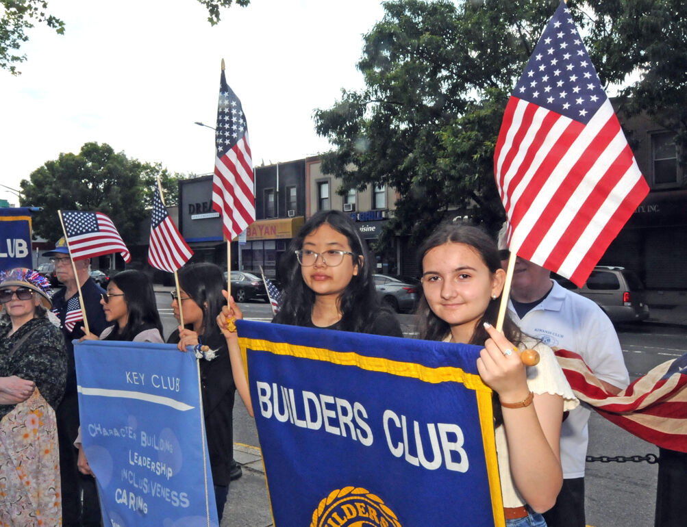 Fifty nifty stars and 13 original stripes | | qchron.com