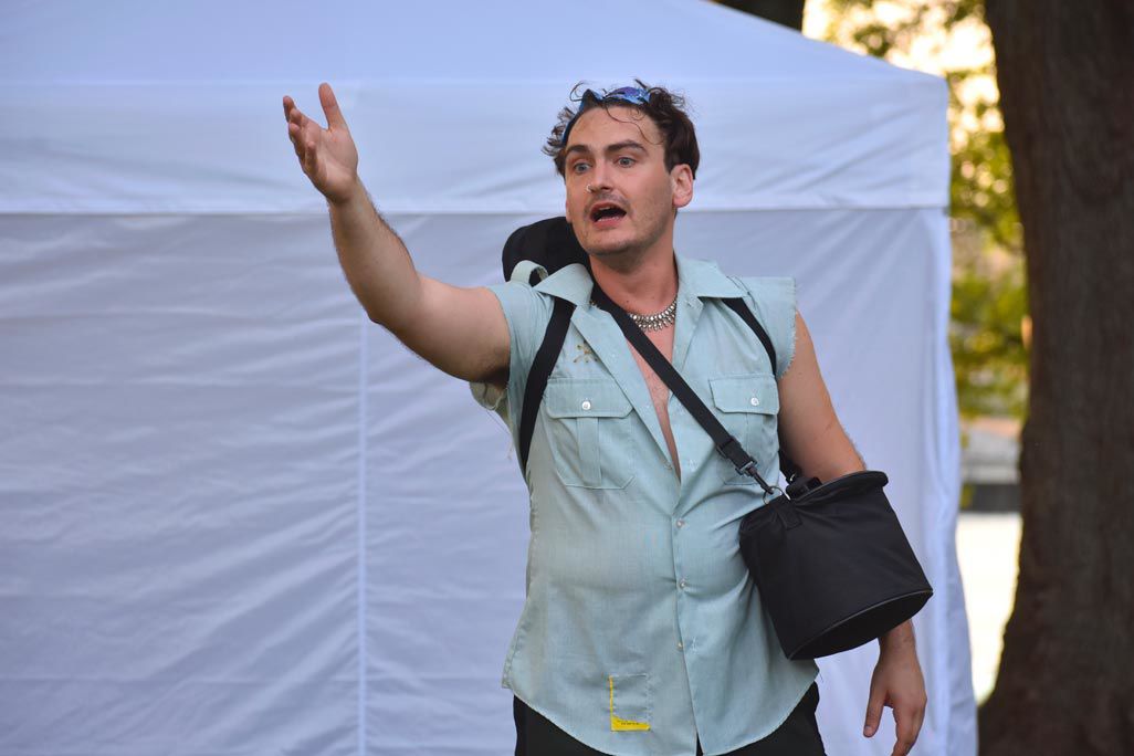 Love at first sight, fights and a long goodnight | | qchron.com