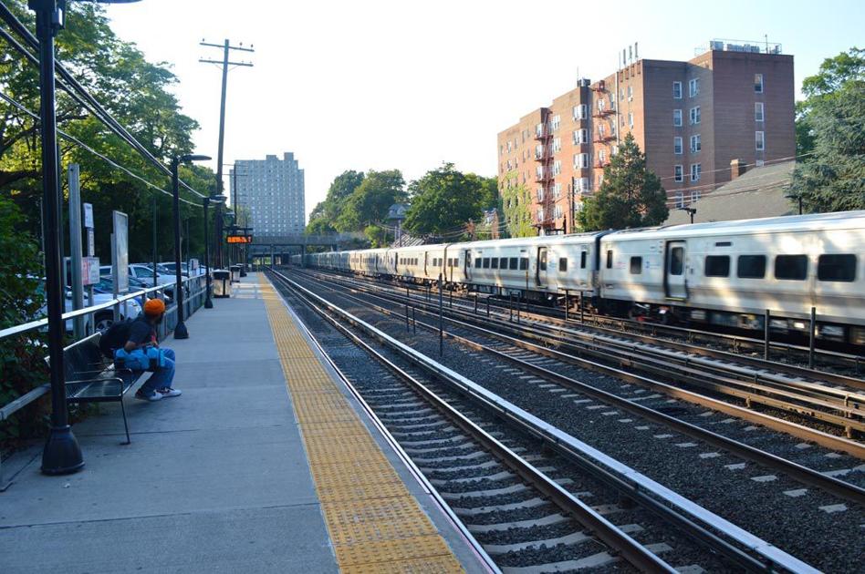 MTA to lengthen two train platforms | | qchron.com