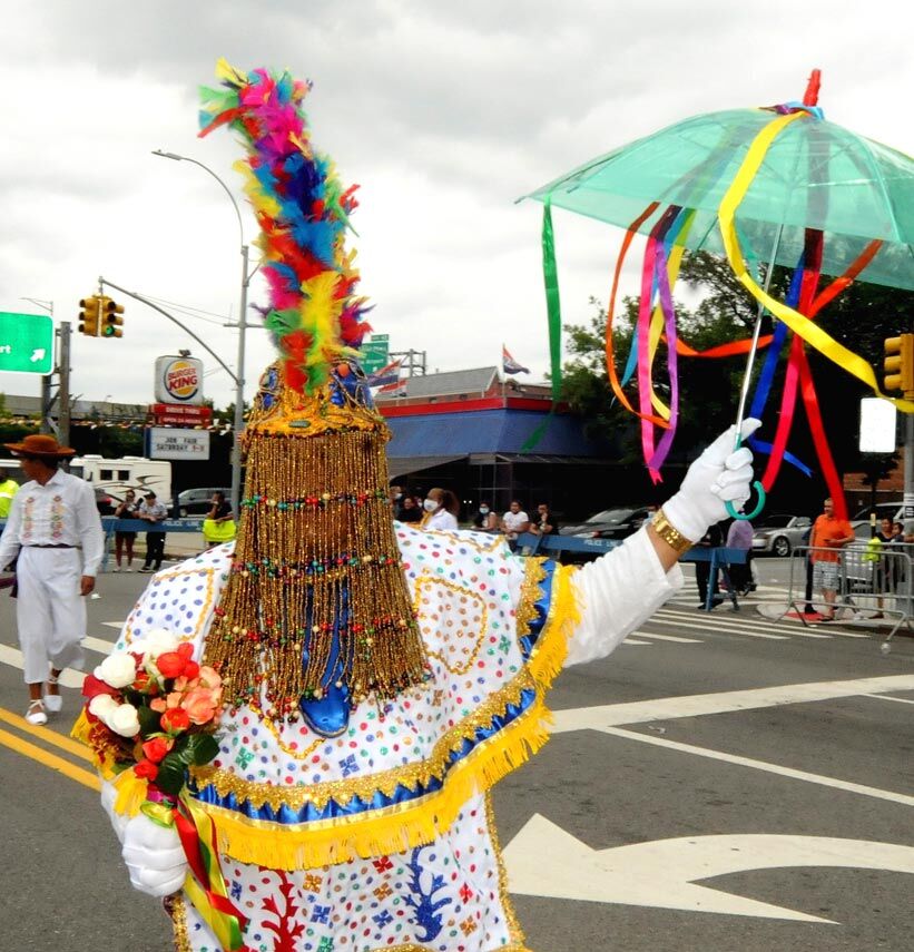 Ecuadorian Parade brightens up Northern | | qchron.com