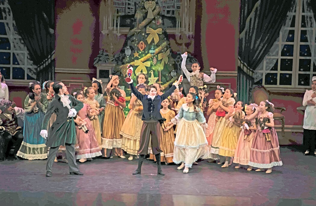 A jolly weekend of sugarplum spirit in Queens | | qchron.com