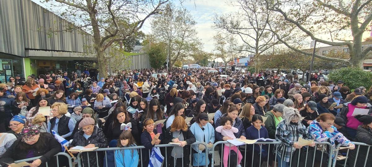 Thousands pray for Israel | | qchron.com
