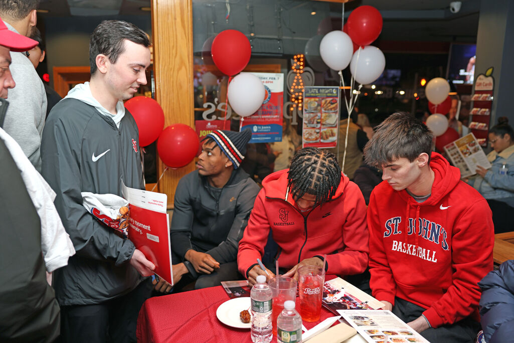 Fans meet SJU’s Red Storm | | qchron.com