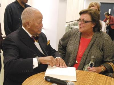 Dinkins greets fans of politics and tennis | | qchron.com