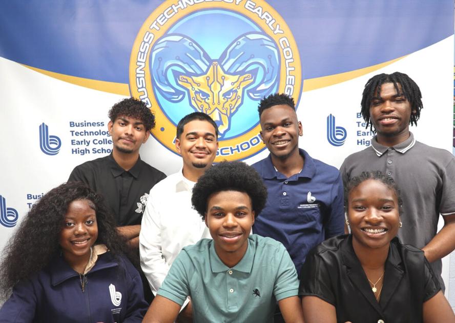 Student innovators launch biz in QV | | qchron.com