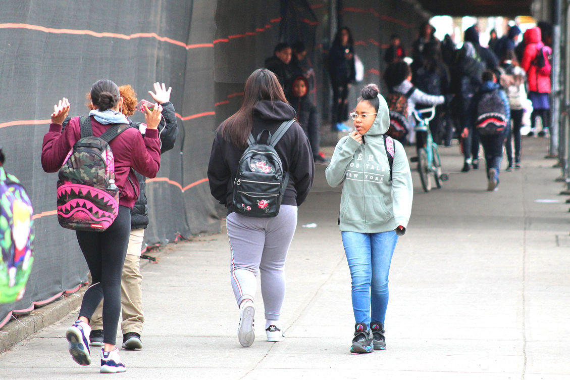 Parents file school overcrowding suit | | qchron.com