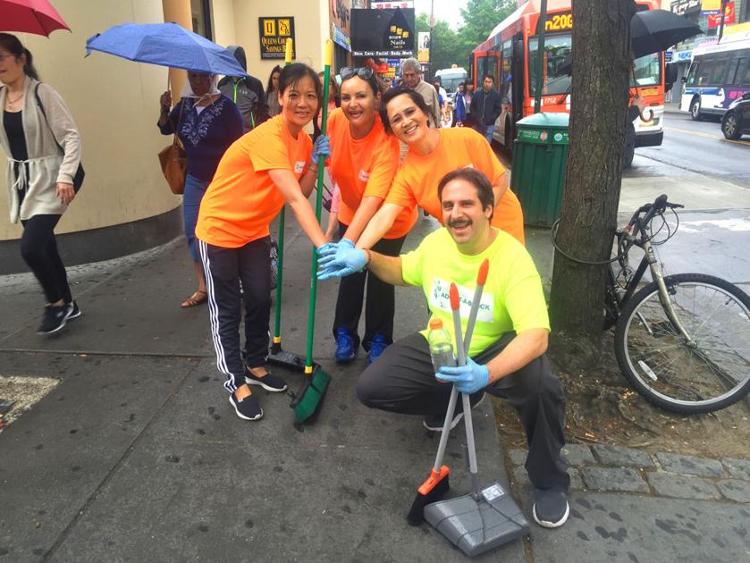 Volunteers clean Flushing block | | qchron.com