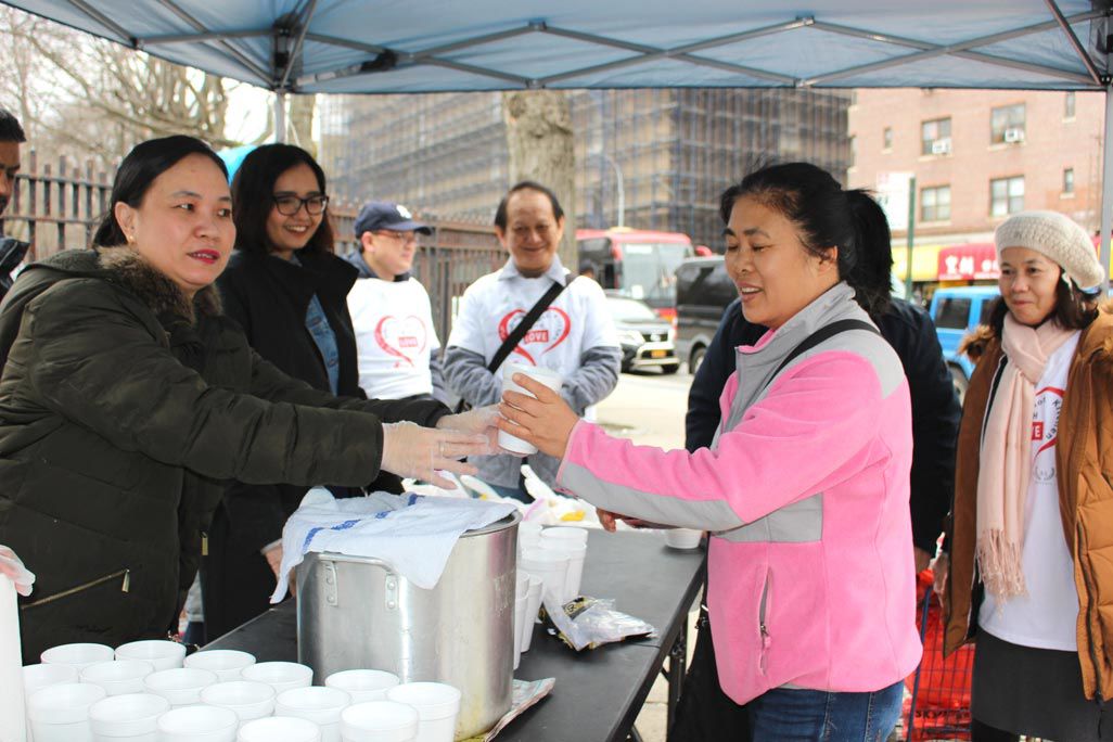 Lending a helping hand | | qchron.com