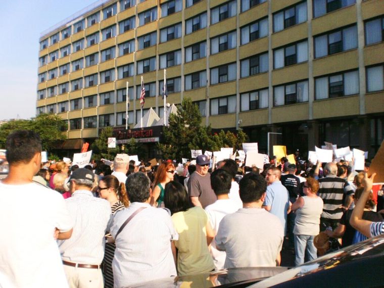 Protesters slam city on Elmhurst shelter | | qchron.com