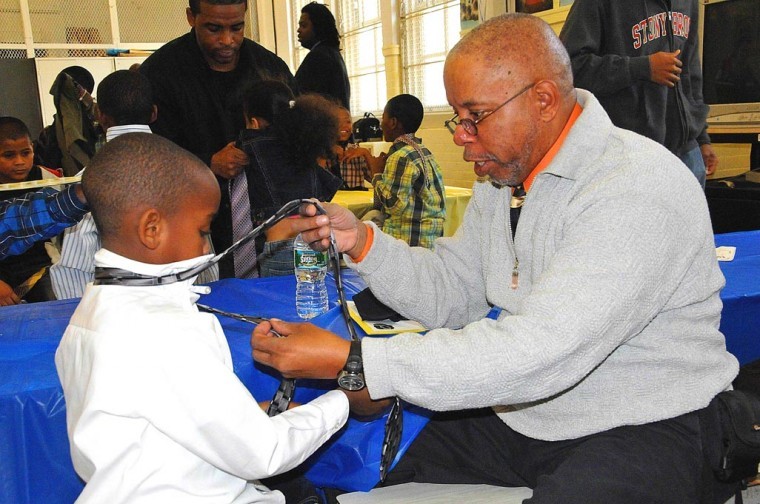 PS 40 program pairs students with mentors | | qchron.com