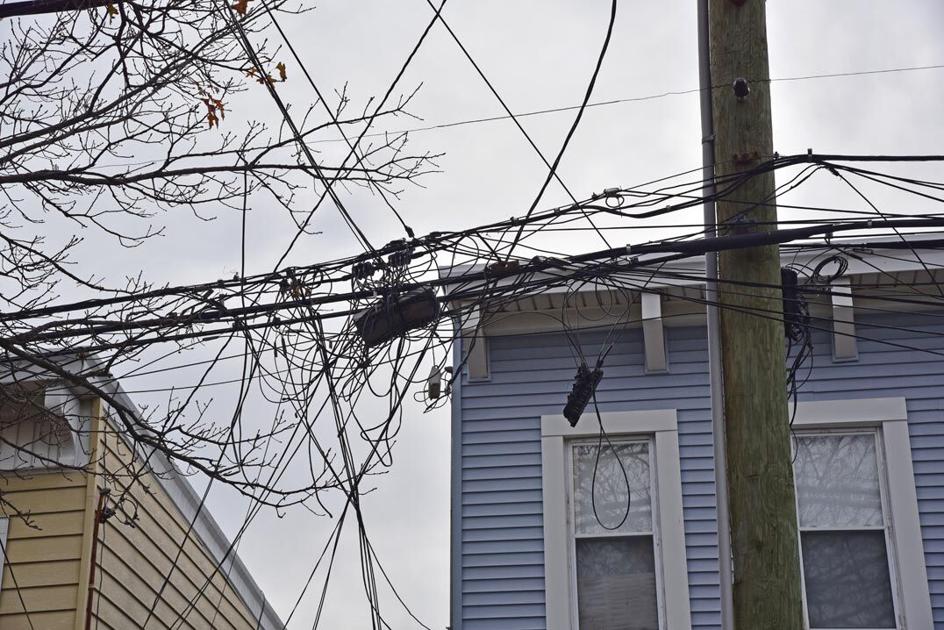 Tangled wires plague College Point utility poles | | qchron.com