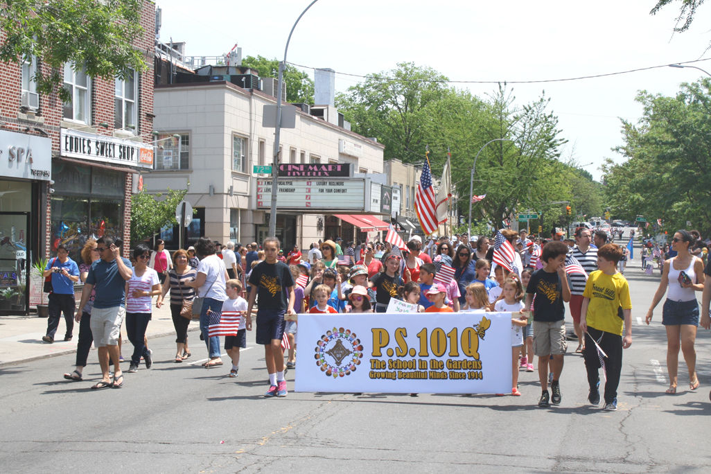 Here it comes, the big parade | | qchron.com