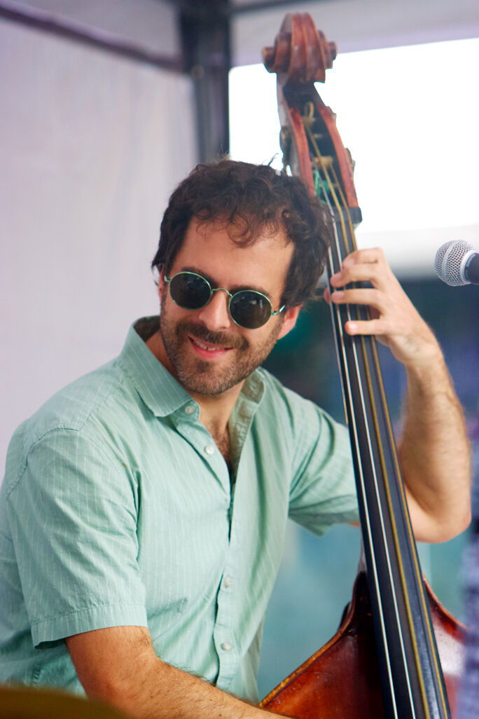 Jazz beneath the arch honors a master | | qchron.com