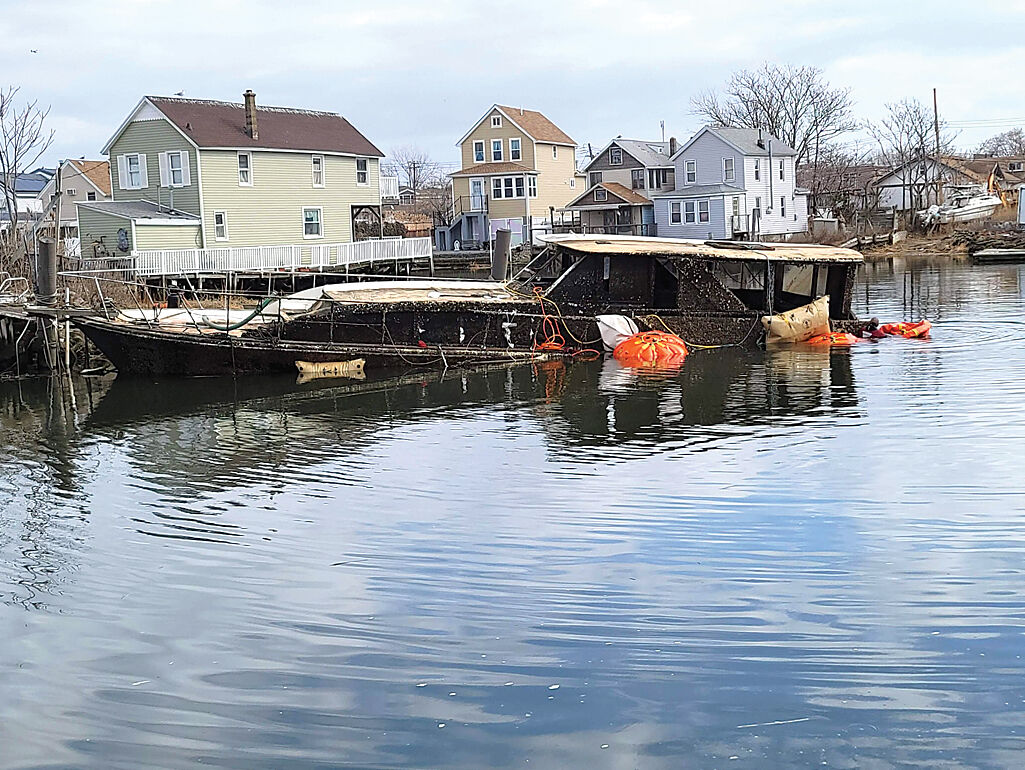 Progress for boat in Hawtree Basin | | qchron.com
