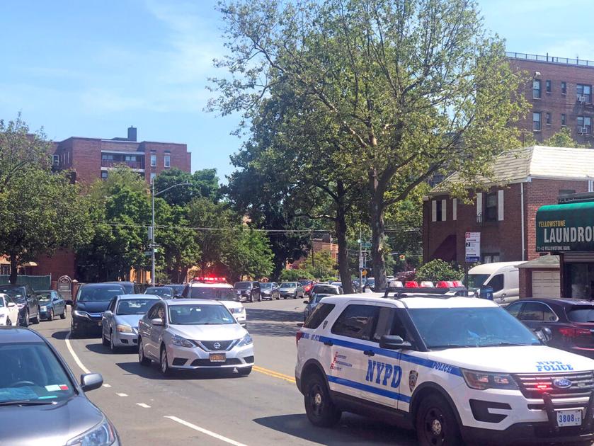 Backing the blue: Drivers show support | | qchron.com