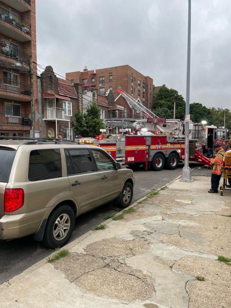 Six hurt in Woodside fire | | qchron.com
