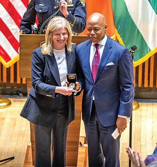 Tisch sworn in as NYPD commissioner | | qchron.com