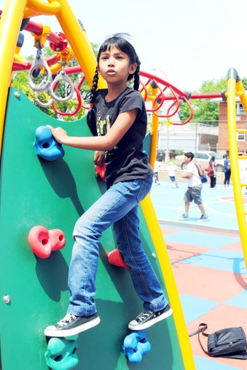 PS 131 welcomes new playground | | qchron.com