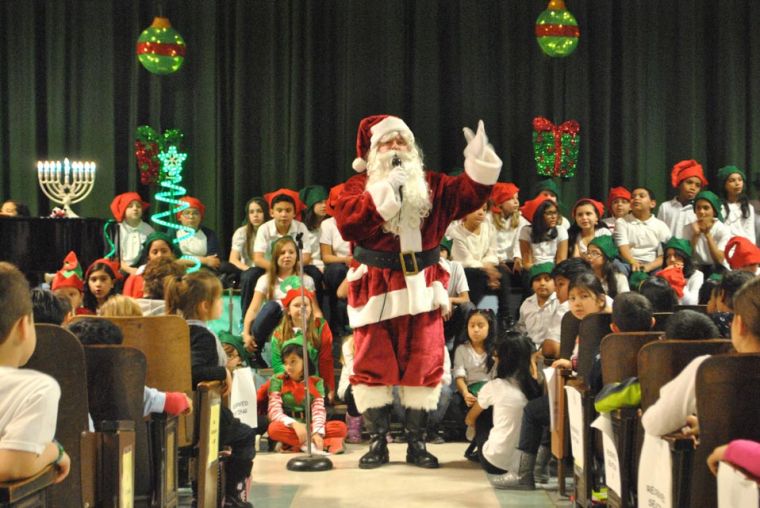 PS 153 celebrates the Christmas season in style | | qchron.com