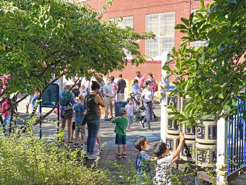 PS 174 welcomes students back | | qchron.com