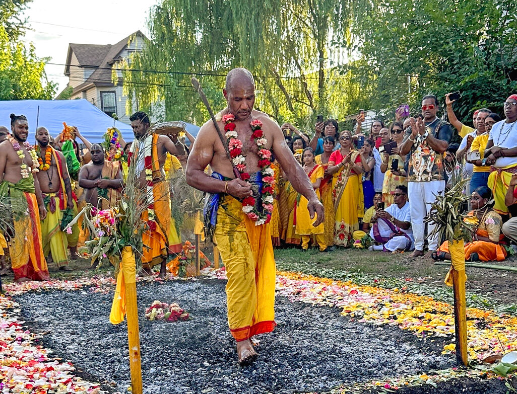 Firewalking ceremony heats up S. Rich Hill | | qchron.com