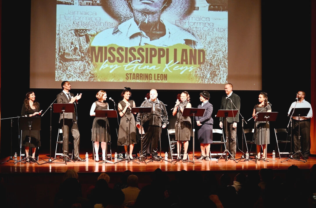 Leon shines at JPAC | | qchron.com