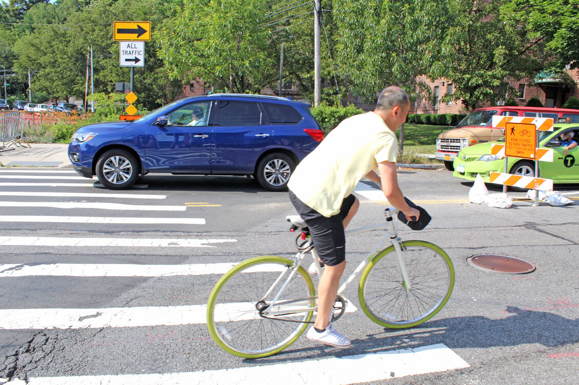 DOT bike boulevard praised, trashed | | qchron.com