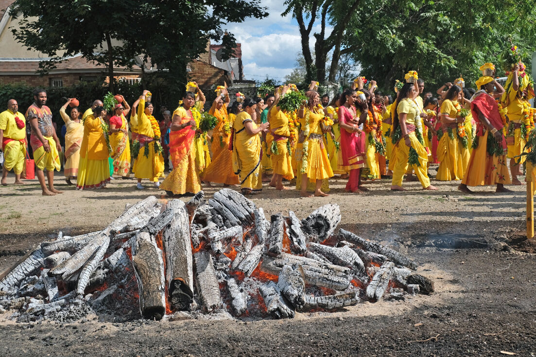Firewalking ceremony heats up S. Rich Hill | | qchron.com